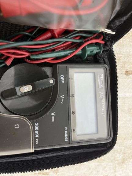 Fluke 75 multimeter with leads and case, model M 5385, like new ...