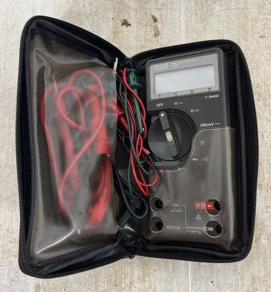 Fluke 75 multimeter with leads and case, model M 5385, like new ...