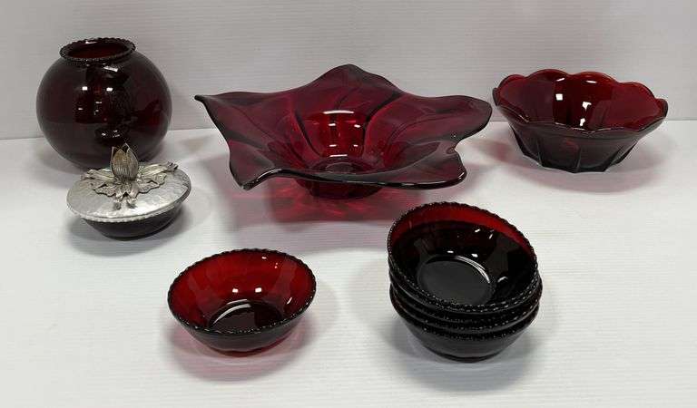Red deer dishes, include: Star shaped bowl, 14"; (6) Ruffled bowls, 4 1 ...