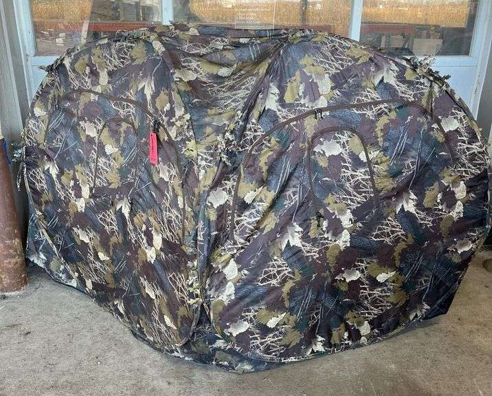 Pop-up hunting blind with stool, 6' x 6', used, good - Albrecht Auction ...
