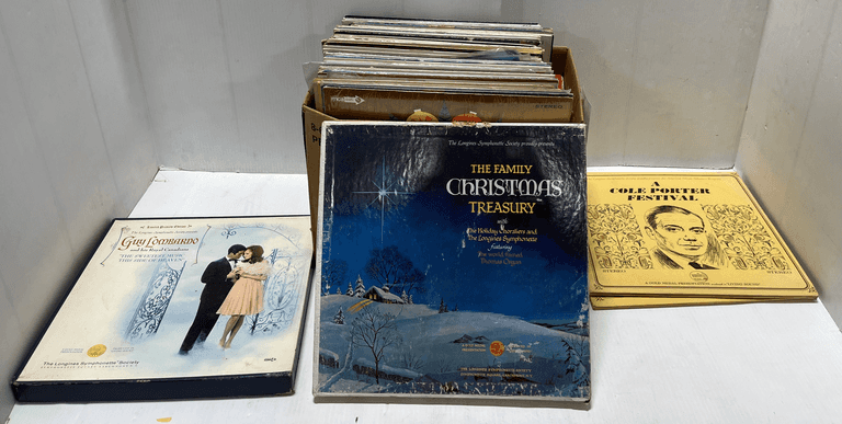 Box of records and playing cards - Albrecht Auction Service