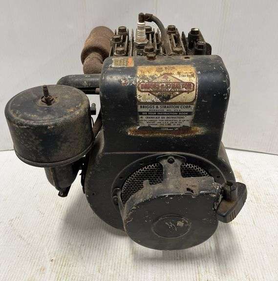 Briggs & Stratton engine, 8HP, will run, good - Albrecht Auction Service