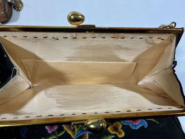 (3) Purses and (4) point purses, up to 12"W, all have wear - Albrecht ...