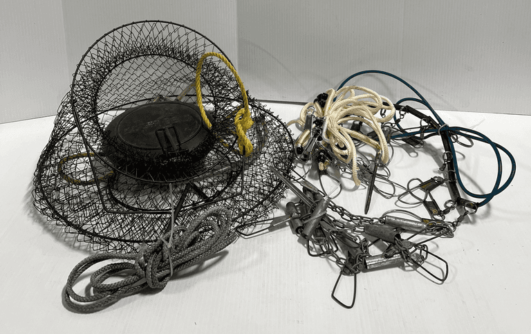 Fish basket with (4) stringers, 15"W, good - Albrecht Auction Service