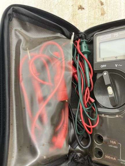 Fluke 75 multimeter with leads and case, model M 5385, like new ...