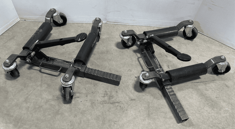 Set of go jacks, up to 24"W - Albrecht Auction Service