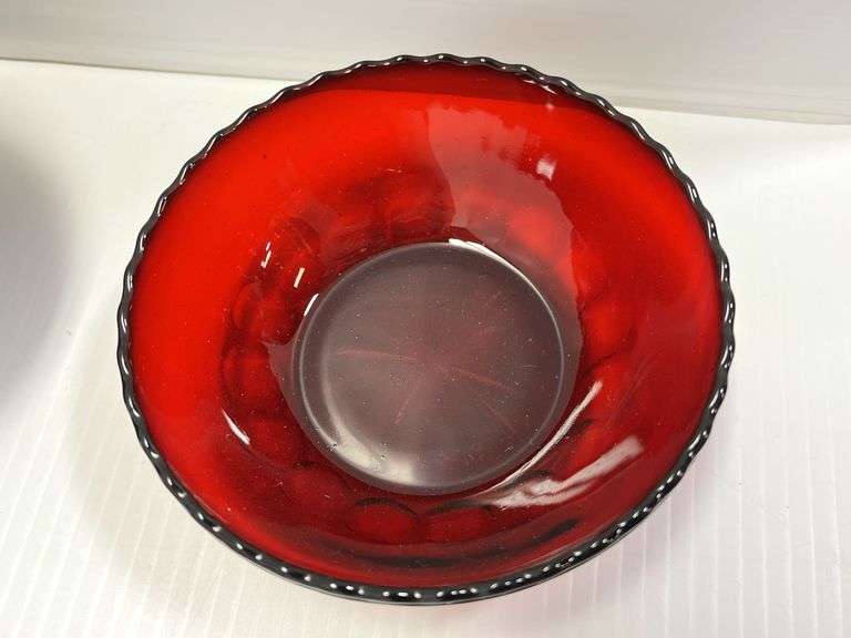 Red deer dishes, include: Star shaped bowl, 14"; (6) Ruffled bowls, 4 1 ...