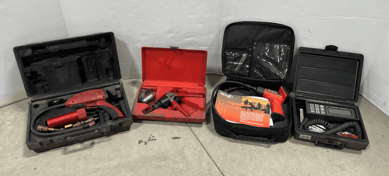 HVAC mechanics tool kits, includes: Snap-On UV leak detection kit ...