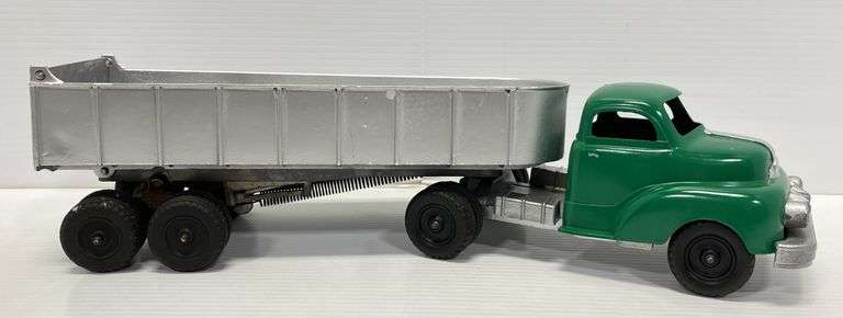 Early 1950's Hubley Truck 500 Series, with 508 trailer, 16"L, has been ...