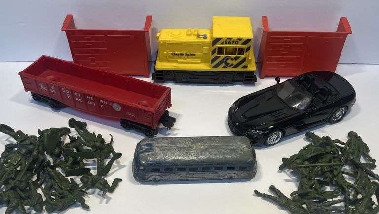 1950's Die-cast Tootsietoy Greyhound Bus Lines, 6", Maisto 2002 Dodge ...
