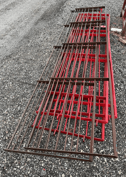 (5) Hog gates, some painted, 8' to 11', good - Albrecht Auction Service