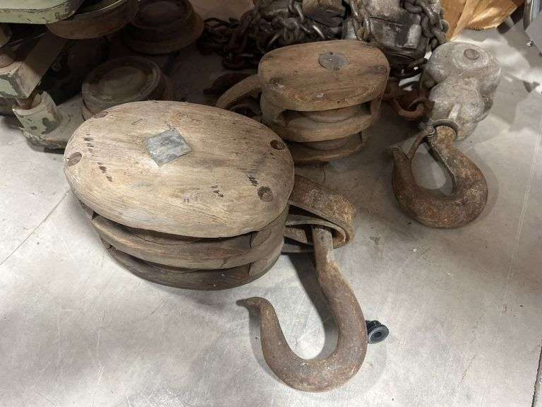 Set of block and tackle, 3/4-Ton chain fall hoist, hand operated; 3-Ton ...