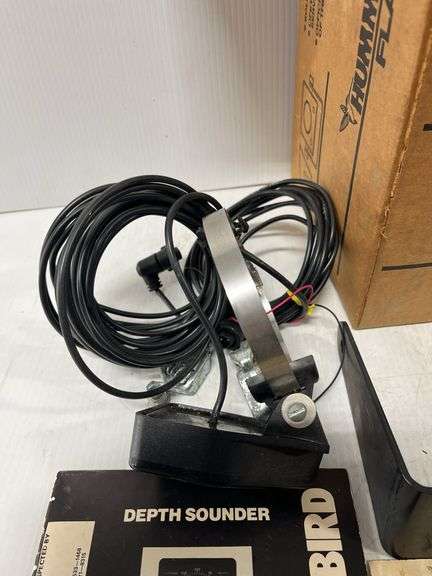 Hummingbird Super Sixty depth sounder fish finder with mount and cables ...