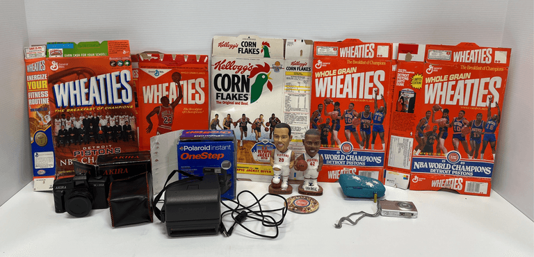 Detroit Pistons team pin/button; (5) Kellogg's General Mills, Cereal ...