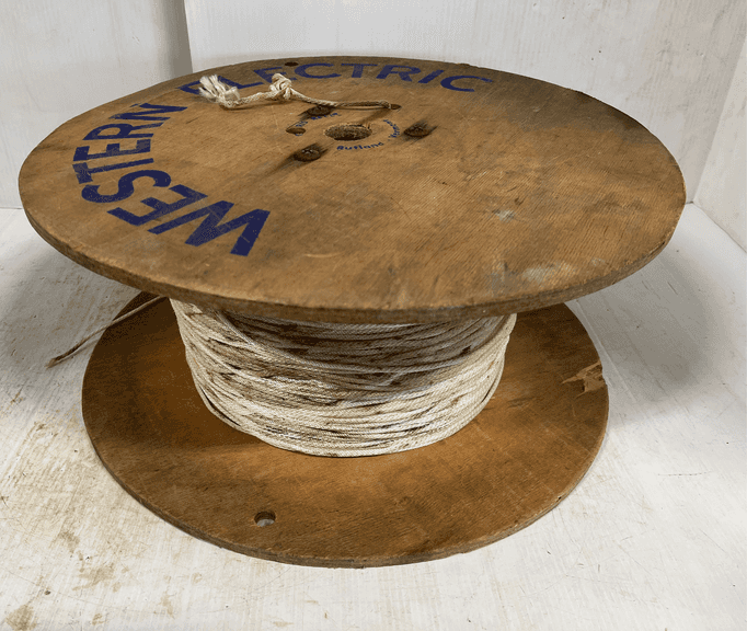 Spool of string, unsure of length, like new - Albrecht Auction Service