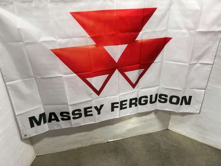 Massey Ferguson Flag, 3' x 5', new - Albrecht Auction Service