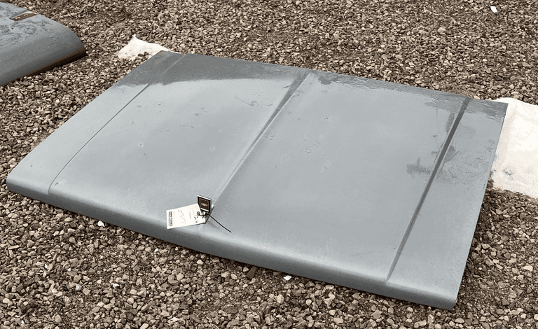 1988 Chevy Suburban hood square body hood, good - Albrecht Auction Service