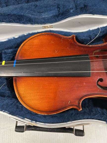 Stradivarius copy violin with bow in case - Albrecht Auction Service