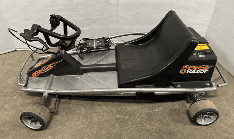 Razor Go Kart, needs to be charged, as is - Albrecht Auction Service