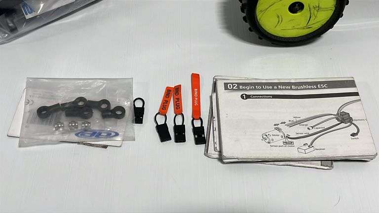 Team Associated racing RC car, 4-wheel drive, comes with controller, 3 ...