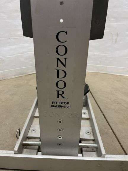 Condor aluminum pit stop trailer stop, 29"W x 30"D x 17"H, same as new ...