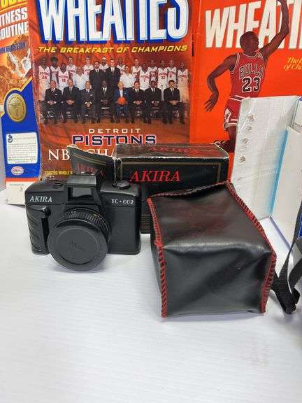 Detroit Pistons team pin/button; (5) Kellogg's General Mills, Cereal ...