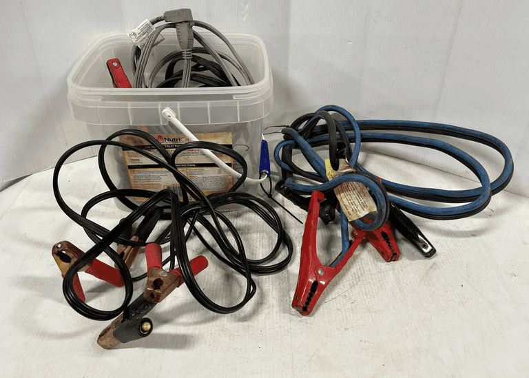 Jumper cables and extension cords - Albrecht Auction Service