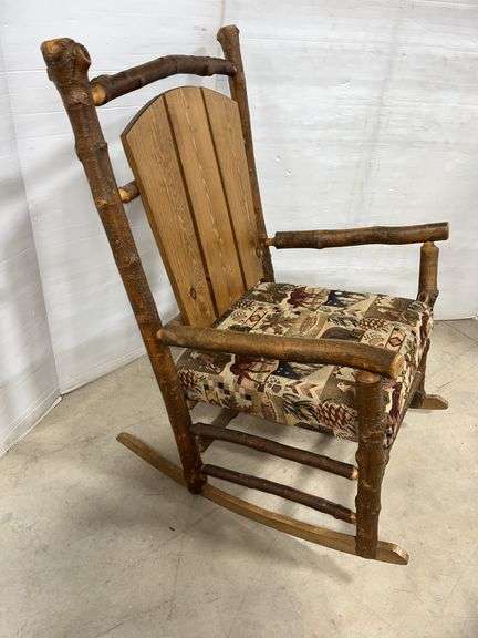 Amish rustic rocker, seat- 20"W x 20"H - Albrecht Auction Service