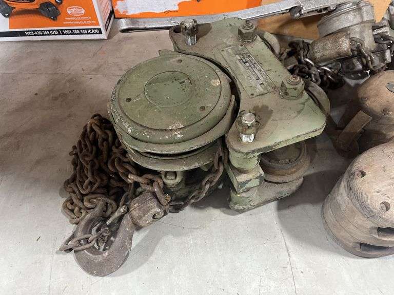 Set of block and tackle, 3/4-Ton chain fall hoist, hand operated; 3-Ton ...