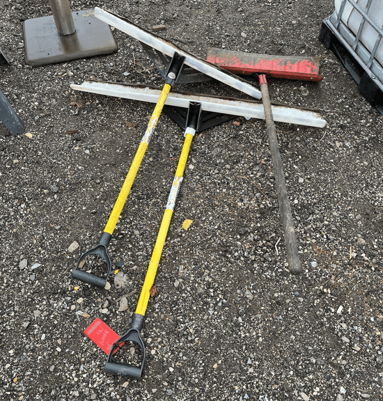 (3) Snow scrapers, 2- plastic, 1- metal - Albrecht Auction Service