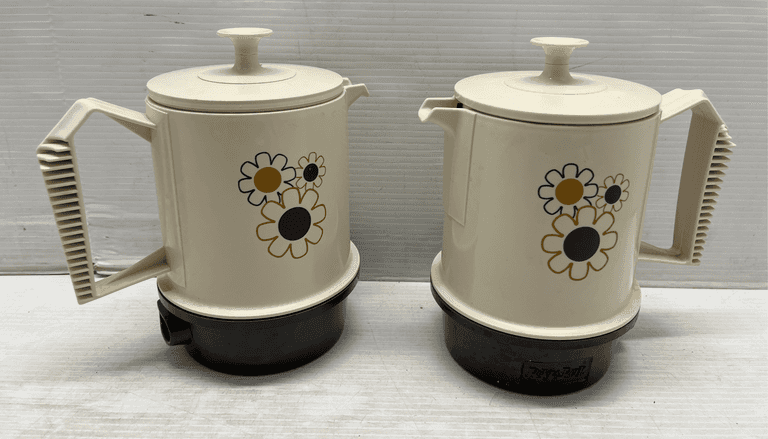 (2) Vintage 1985 Regal ware 2-4 cup automatic coffee pot, with all ...