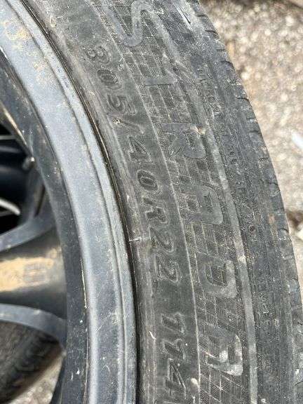 American racing rims with tries, 305-40-R22, heavy wear on wheels and ...