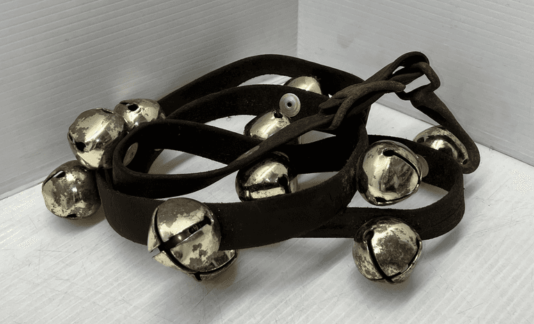 Horse harness bells, sleigh bells, leather, approx. 55"L, have wear ...