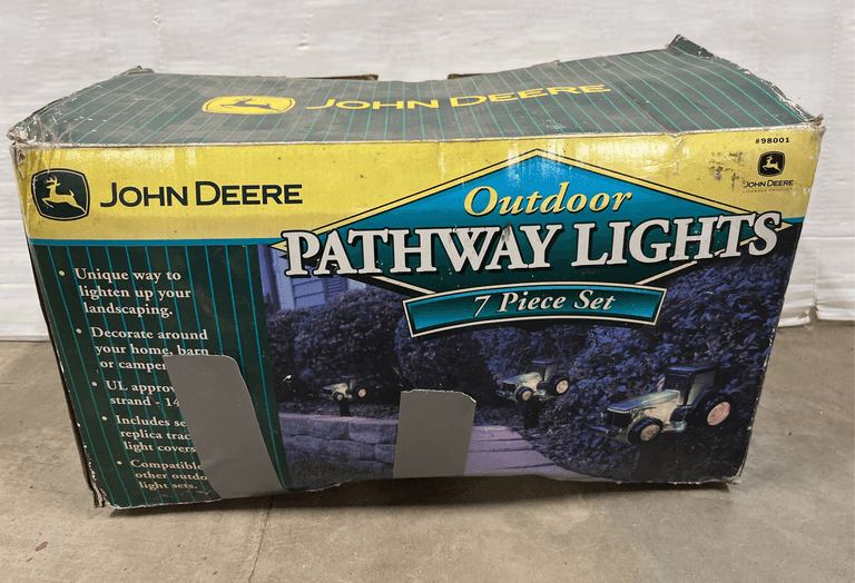 7-Piece John Deere pathway lights, 8410 John Deere tractors, NIB - Albrecht Auction Service
