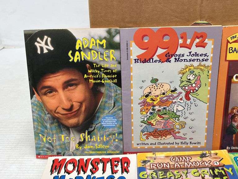 Paperback reading books, R.L. Stine, Dean Marney, Applegate, Jim Davis ...