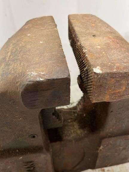 Columbian extra large vise with pipe claes, 4 1/2" jaws, 11 1/2"H ...
