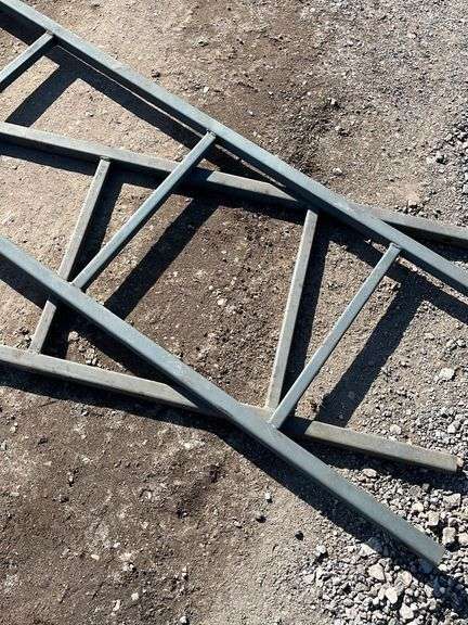 Tree Stand ladder with extensions, used - Albrecht Auction Service