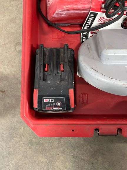 Milwaukee 28V band saw with battery and charger, works - Albrecht ...