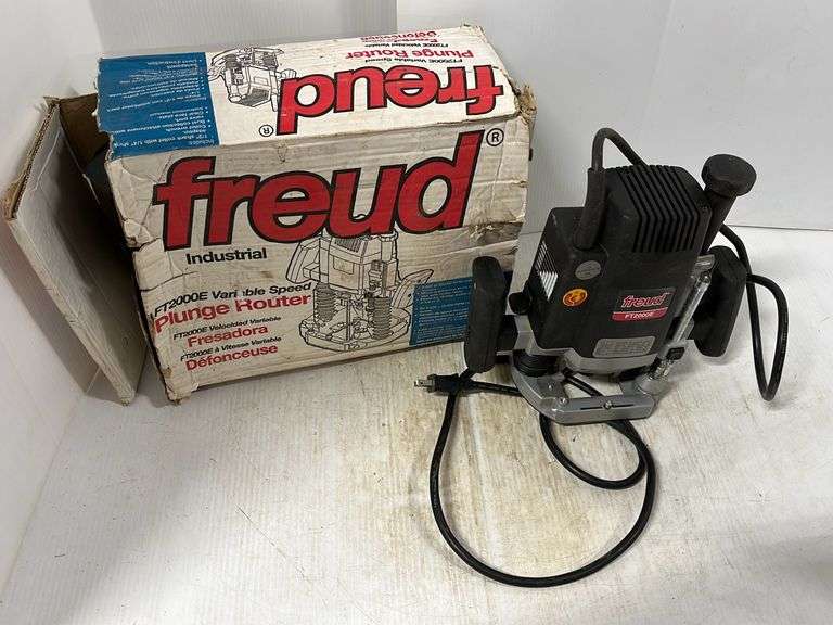 Freud 3 1/4 HP plunge router, barely used, comes in the original box ...