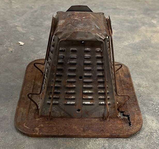 Antique mouse trap, 5"H, rusty - Albrecht Auction Service