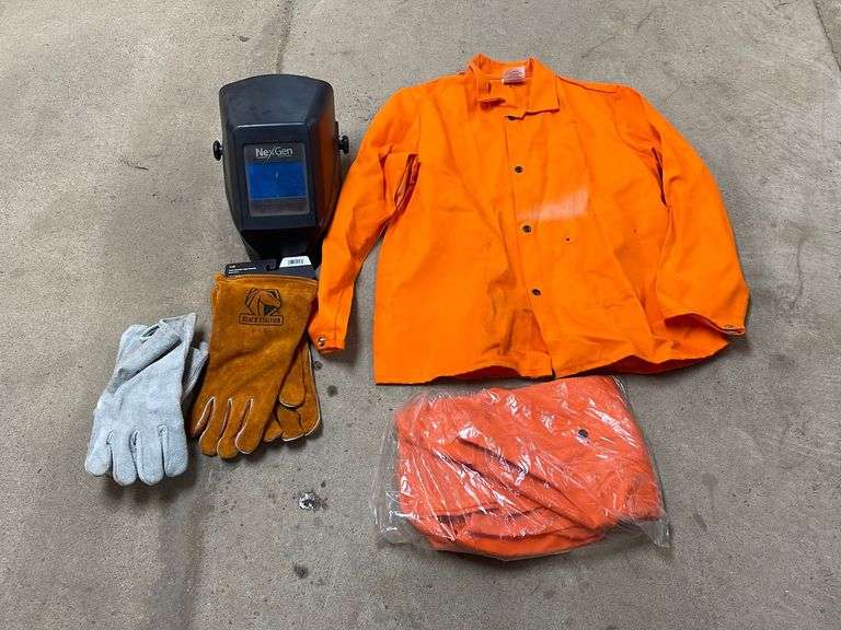 Jackson Nexgen auto dark welding hood, works well, needs batteries ...