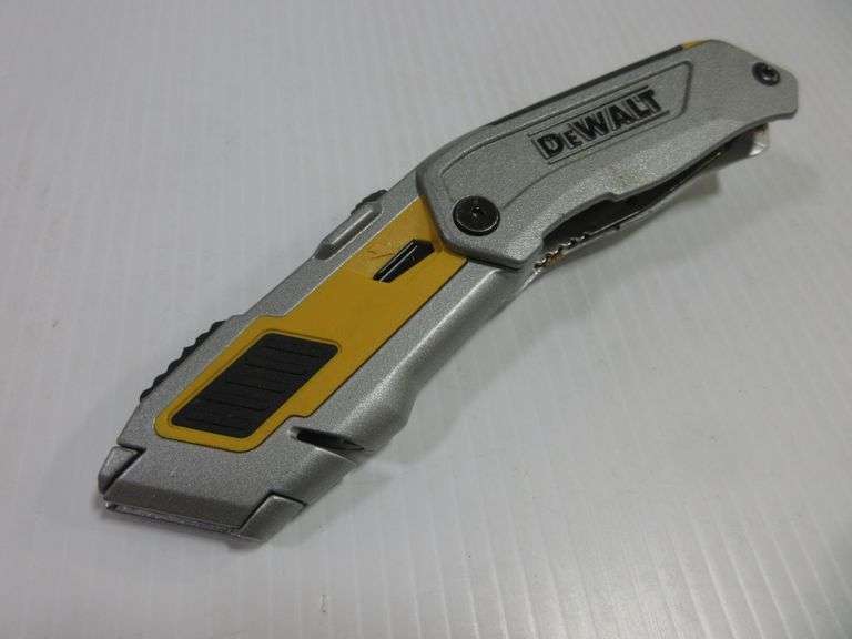 DeWALT fold-out razor knife, DWHT10296, like new; (2) Packs of 100 ...