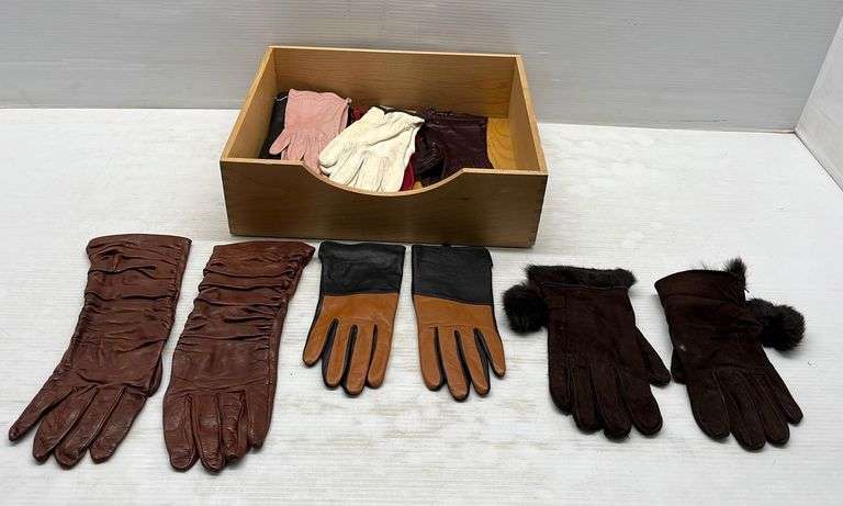 (8) Pairs of high-end genuine leather women's gloves, George Morand ...