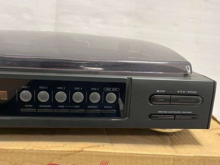 Sanyo CPM500 5-disc CD changer, works - Albrecht Auction Service