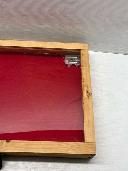 Tabletop Display Case, 30" x 19 3/4" x 3 1/4" - Albrecht Auction Service