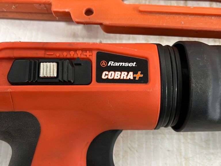 Ramset Cobra and rivet gun with charger and fasteners, good - Albrecht Auction Service