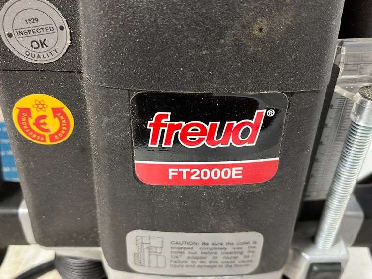 Freud 3 1/4 HP plunge router, barely used, comes in the original box ...