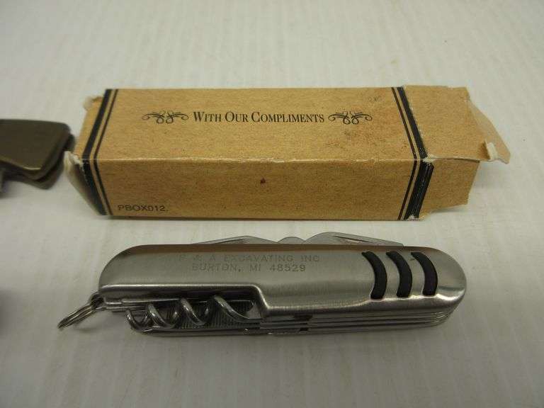 (8) Pocket knives, includes: Queens, Hibbard Spencer, small Mitsubishi ...