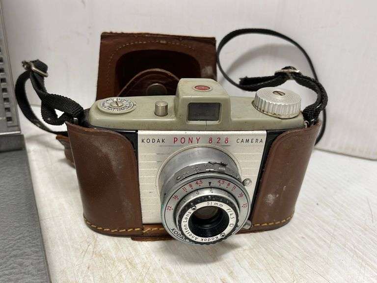Vintage 1940s Kodak Pony 828 camera with authentic brown leather case ...