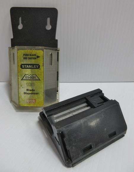 DeWALT fold-out razor knife, DWHT10296, like new; (2) Packs of 100 ...